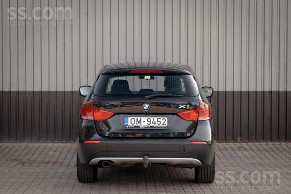 Black BMW X1 2011 in Talsi, with an engine capacity of 2.00 L and mileage of 279 thousand km for 7990 €, photo 5 on AUTOMOTO.COM.LV