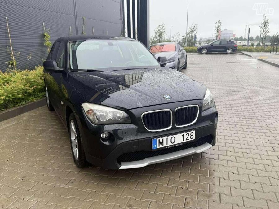 Black BMW X1 2011 in Vilnius, with an engine capacity of 2.00 L and mileage of 259 thousand km for 5999 €, photo 4 on AUTOMOTO.COM.LV