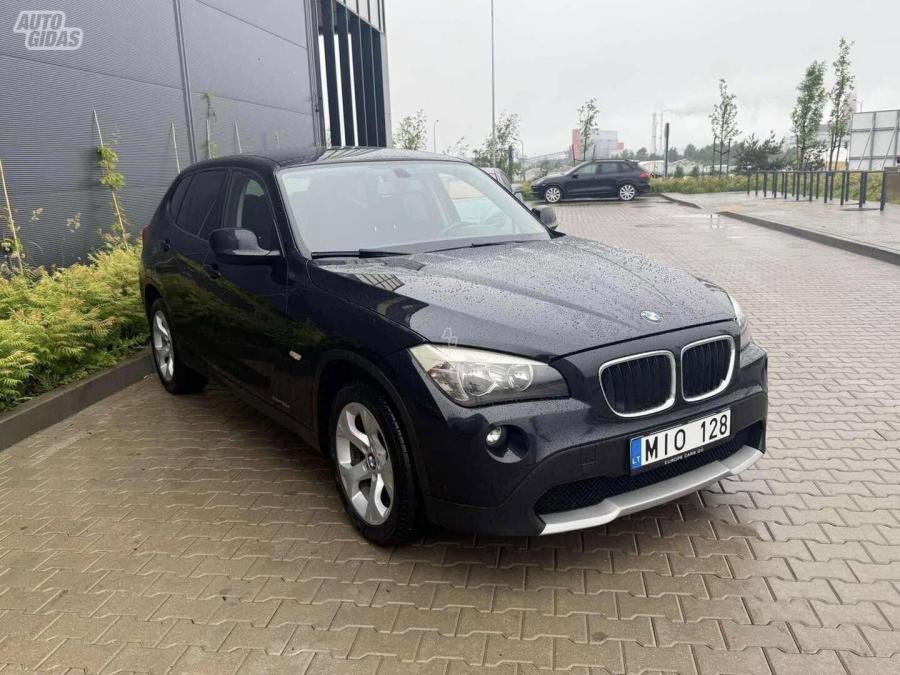 Black BMW X1 2011 in Vilnius, with an engine capacity of 2.00 L and mileage of 259 thousand km for 5999 €, photo 6 on AUTOMOTO.COM.LV