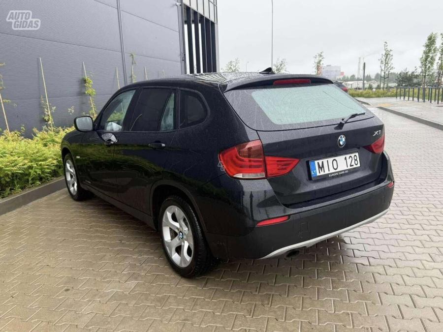 Black BMW X1 2011 in Vilnius, with an engine capacity of 2.00 L and mileage of 259 thousand km for 5999 €, photo 8 on AUTOMOTO.COM.LV