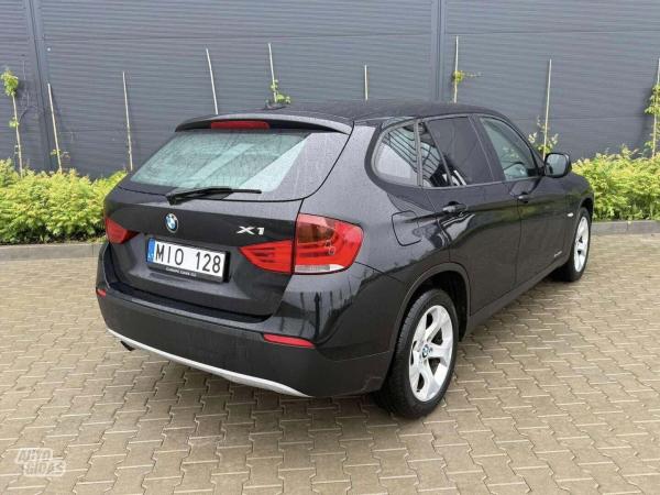 Black BMW X1 2011 in Vilnius, with an engine capacity of 2.00 L and mileage of 259 thousand km for 5999 €, photo 9 on AUTOMOTO.COM.LV