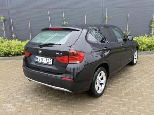 Black BMW X1 2011 in Vilnius, with an engine capacity of 2.00 L and mileage of 259 thousand km for 5999 €, photo 10 on AUTOMOTO.COM.LV