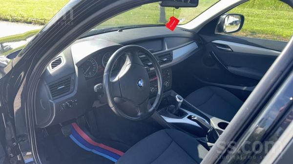 Melns BMW X1 2011 Saldus, ar dzinēja tilpumu 2.00 L un nobraukumu 246 tūkst. km par 5200 €, foto 5 vietnē AUTOMOTO.COM.LV