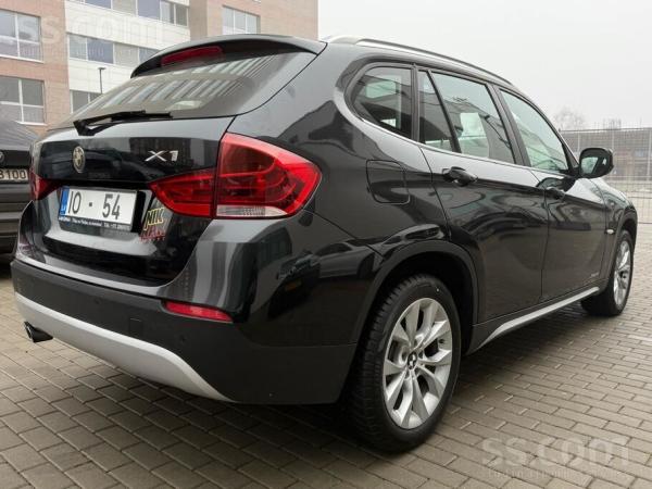 Melns BMW X1 2011 Rīga, ar dzinēja tilpumu 2.00 L un nobraukumu 0 tūkst. km par 14900 €, foto 5 vietnē AUTOMOTO.COM.LV
