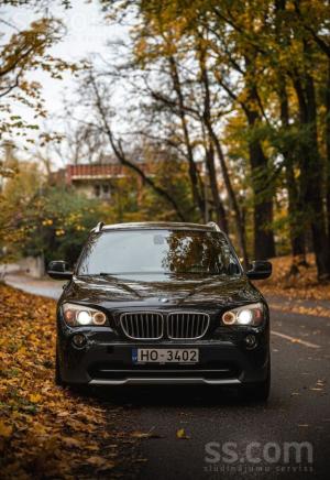 Black BMW X1 2011 in Riga, with an engine capacity of 2.30 L and mileage of 285 thousand km for 8700 €, photo  on AUTOMOTO.COM.LV