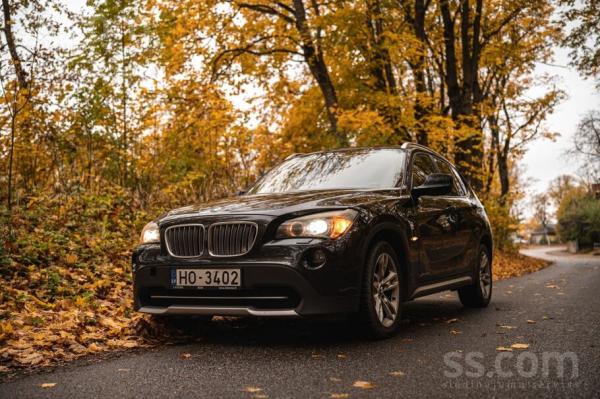 Black BMW X1 2011 in Riga, with an engine capacity of 2.30 L and mileage of 285 thousand km for 8700 €, photo 2 on AUTOMOTO.COM.LV