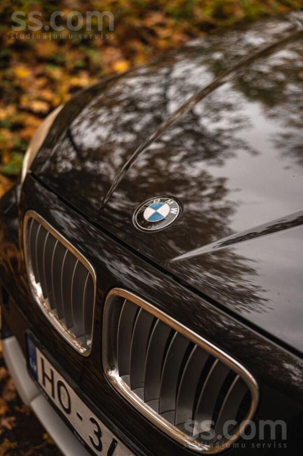 Black BMW X1 2011 in Riga, with an engine capacity of 2.30 L and mileage of 285 thousand km for 8700 €, photo 4 on AUTOMOTO.COM.LV