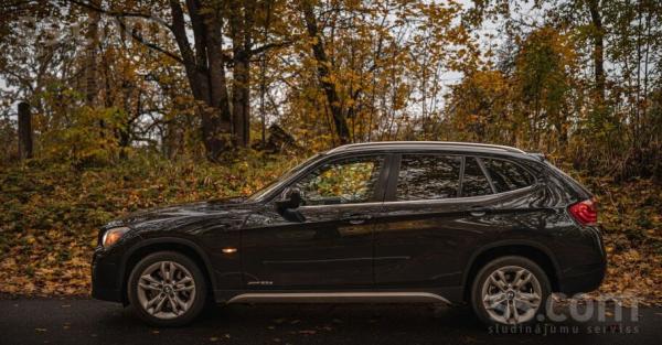 Black BMW X1 2011 in Riga, with an engine capacity of 2.30 L and mileage of 285 thousand km for 8700 €, photo 6 on AUTOMOTO.COM.LV