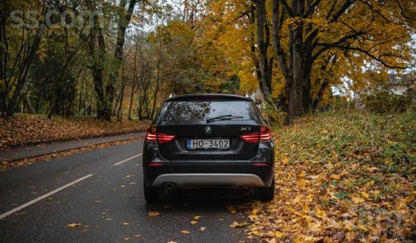 Black BMW X1 2011 in Riga, with an engine capacity of 2.30 L and mileage of 285 thousand km for 8700 €, photo 7 on AUTOMOTO.COM.LV