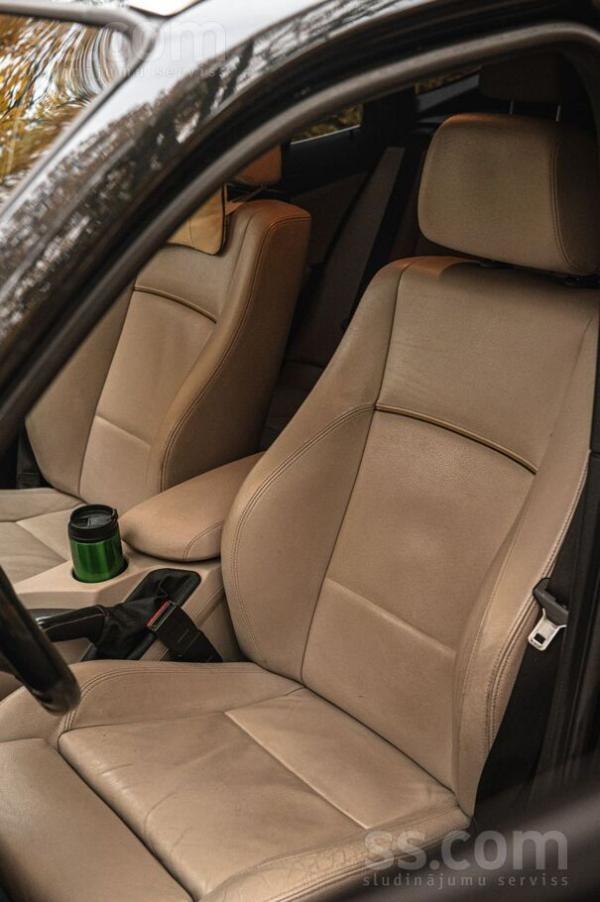 Black BMW X1 2011 in Riga, with an engine capacity of 2.30 L and mileage of 285 thousand km for 8700 €, photo 9 on AUTOMOTO.COM.LV