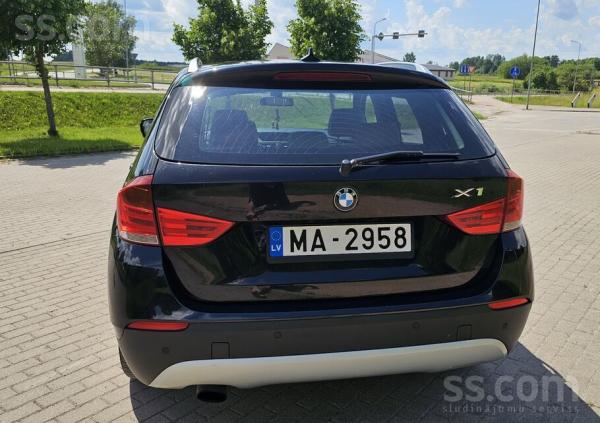 Black BMW X1 2011 in Tukums, with an engine capacity of 2.00 L and mileage of 328 thousand km for 8300 €, photo 3 on AUTOMOTO.COM.LV
