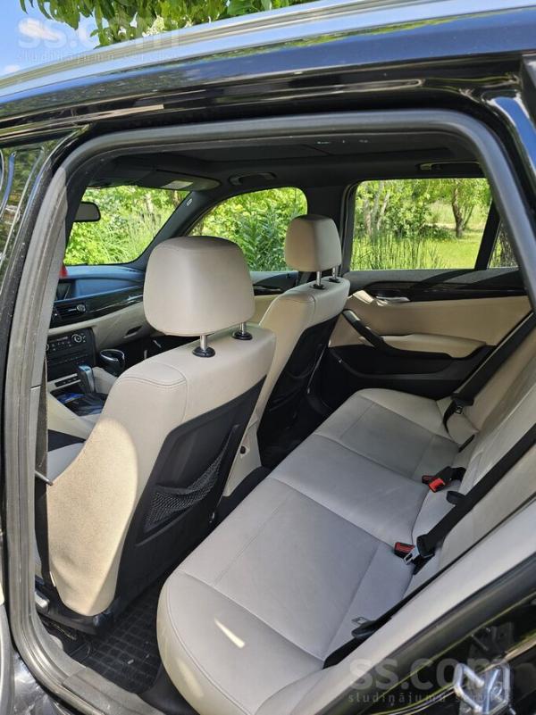 Black BMW X1 2011 in Tukums, with an engine capacity of 2.00 L and mileage of 328 thousand km for 8300 €, photo 5 on AUTOMOTO.COM.LV