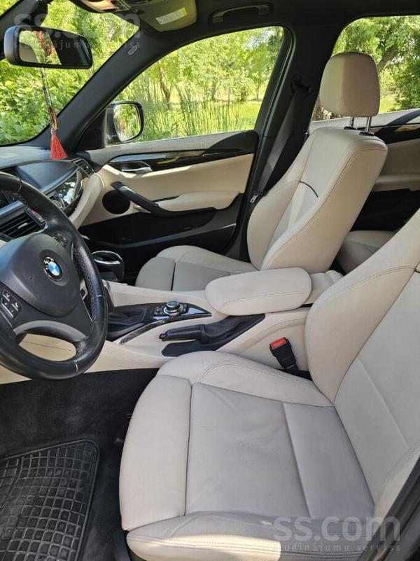 Black BMW X1 2011 in Tukums, with an engine capacity of 2.00 L and mileage of 328 thousand km for 8300 €, photo 6 on AUTOMOTO.COM.LV