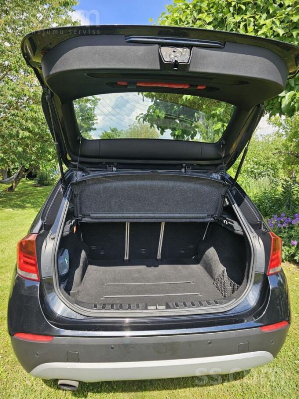Black BMW X1 2011 in Tukums, with an engine capacity of 2.00 L and mileage of 328 thousand km for 8300 €, photo 7 on AUTOMOTO.COM.LV