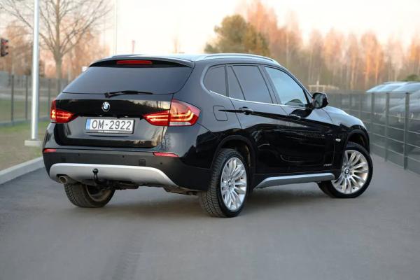 Melns BMW X1 2011 Jelgava, ar dzinēja tilpumu 2.00 L un nobraukumu 200 tūkst. km par 8990 €, foto 4 vietnē AUTOMOTO.COM.LV