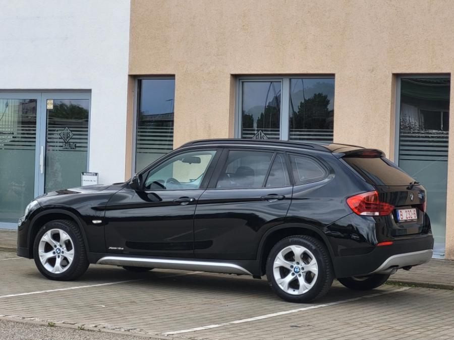 Melns BMW X1 2011 Rīga, ar dzinēja tilpumu 2.00 L un nobraukumu 223 tūkst. km par 7990 €, foto 22 vietnē AUTOMOTO.COM.LV