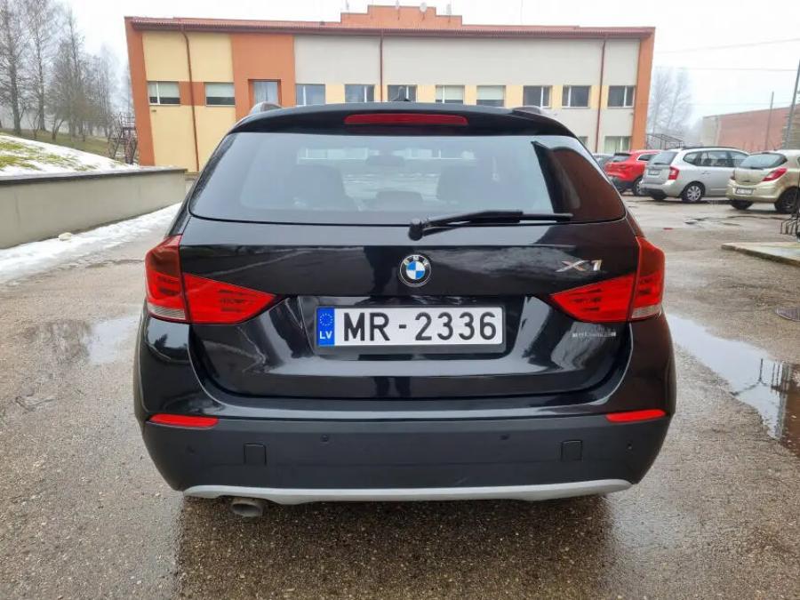 Melns BMW X1 2011 Jēkabpils, ar dzinēja tilpumu 2.00 L un nobraukumu 277 tūkst. km par 8950 €, foto 7 vietnē AUTOMOTO.COM.LV