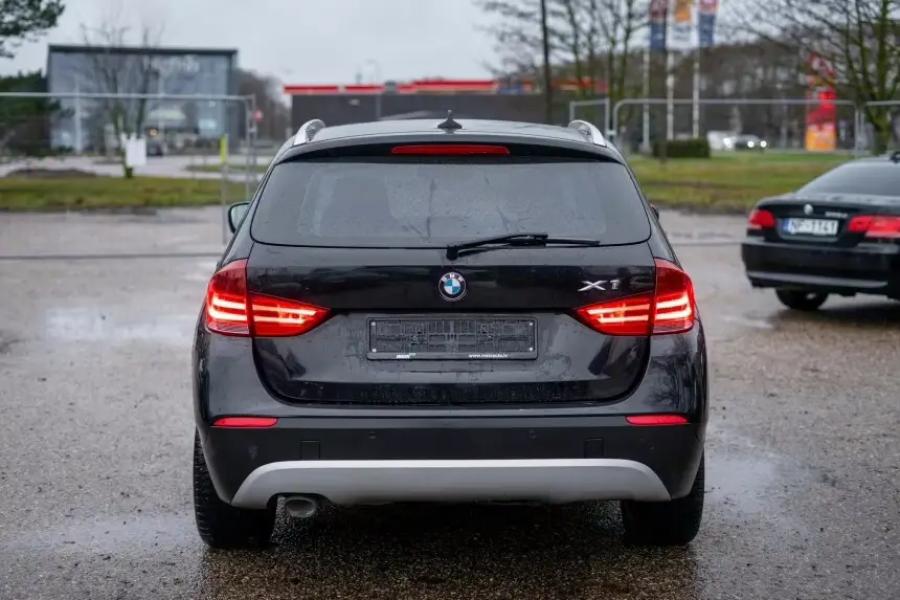 Melns BMW X1 2011 Liepāja, ar dzinēja tilpumu 2.00 L un nobraukumu 209 tūkst. km par 10550 €, foto 4 vietnē AUTOMOTO.COM.LV
