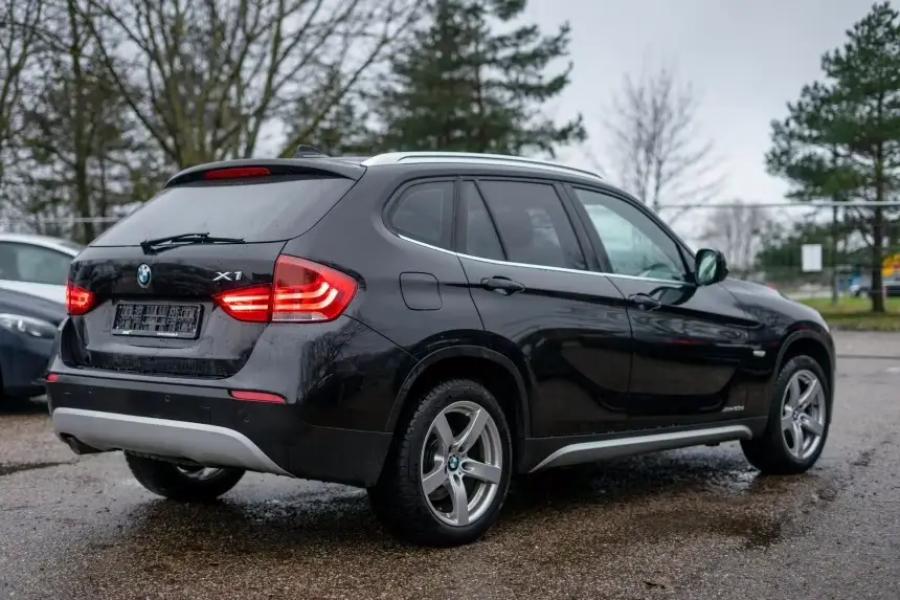 Melns BMW X1 2011 Liepāja, ar dzinēja tilpumu 2.00 L un nobraukumu 209 tūkst. km par 10550 €, foto 5 vietnē AUTOMOTO.COM.LV