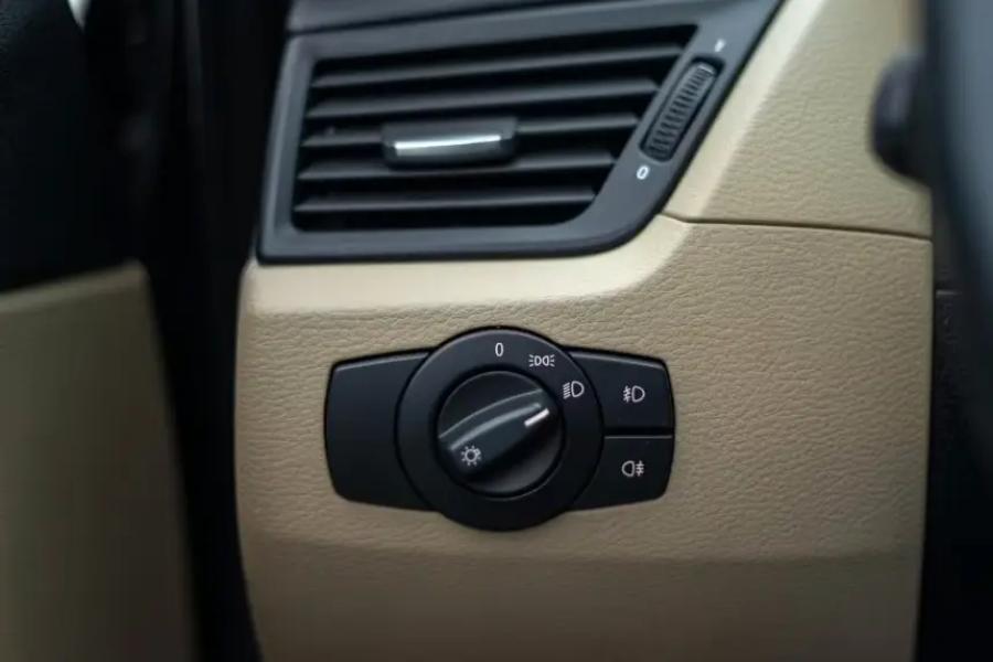 Melns BMW X1 2011 Liepāja, ar dzinēja tilpumu 2.00 L un nobraukumu 209 tūkst. km par 10550 €, foto 29 vietnē AUTOMOTO.COM.LV