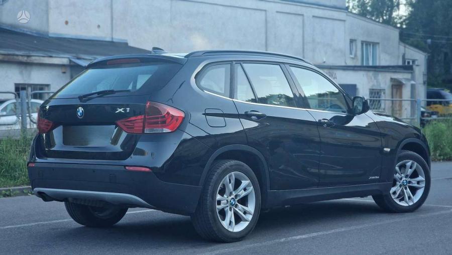 Black BMW X1 2011 in Vilnius, with an engine capacity of 2.00 L and mileage of 217 thousand km for 5450 €, photo 4 on AUTOMOTO.COM.LV
