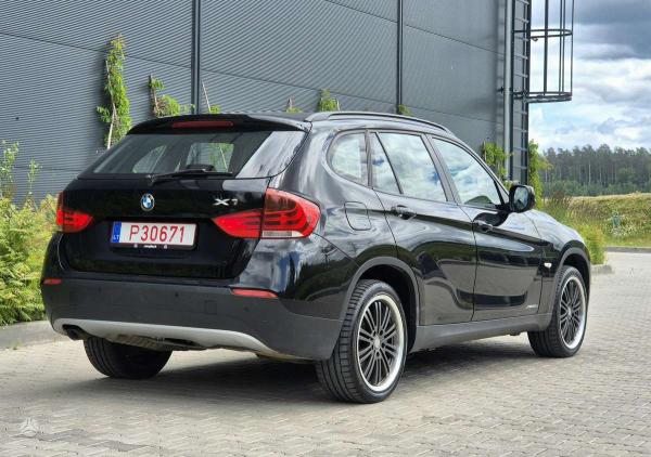 Black BMW X1 2011 in Vilnius, with an engine capacity of 2.00 L and mileage of 269 thousand km for 6500 €, photo 6 on AUTOMOTO.COM.LV