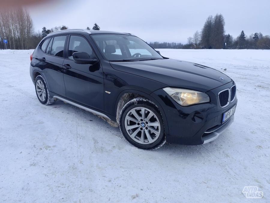 Black BMW X1 2011 in Pasvalys, with an engine capacity of 2.00 L and mileage of 149 thousand km for 5600 €, photo 6 on AUTOMOTO.COM.LV