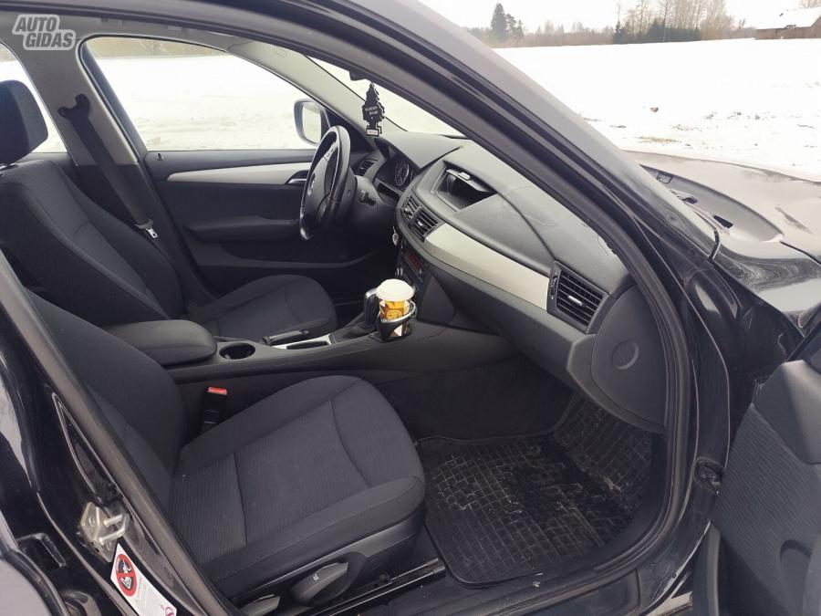 Black BMW X1 2011 in Pasvalys, with an engine capacity of 2.00 L and mileage of 149 thousand km for 5600 €, photo 10 on AUTOMOTO.COM.LV