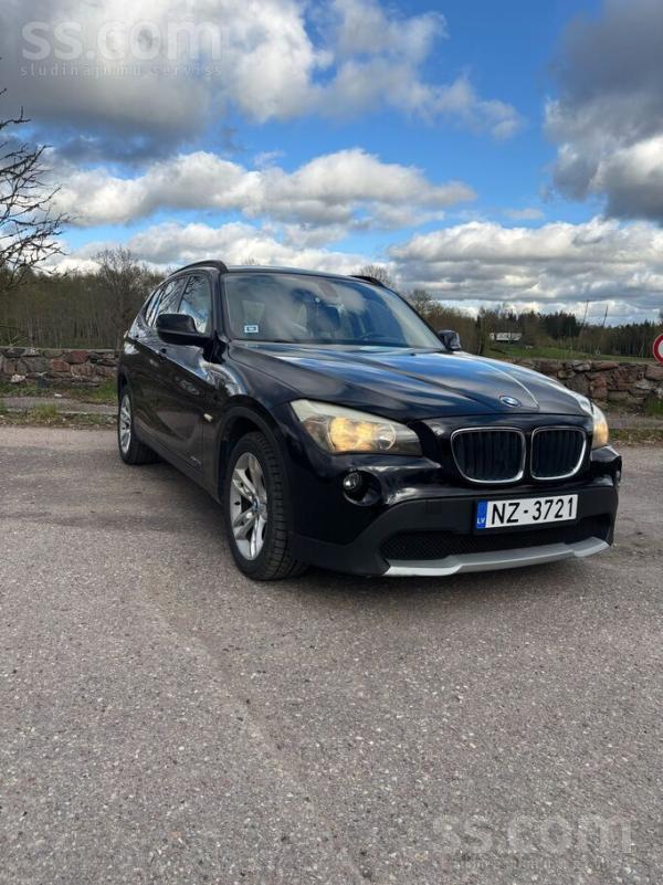 Black BMW X1 2011 in Talsi, with an engine capacity of 2.00 L and mileage of 266 thousand km for 7499 €, photo 3 on AUTOMOTO.COM.LV