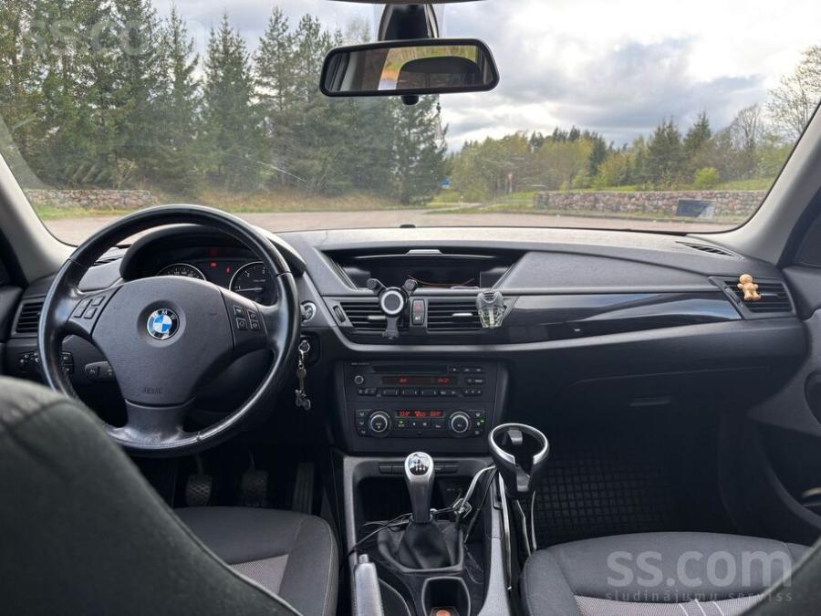 Melns BMW X1 2011 Talsi, ar dzinēja tilpumu 2.00 L un nobraukumu 266 tūkst. km par 7499 €, foto 5 vietnē AUTOMOTO.COM.LV