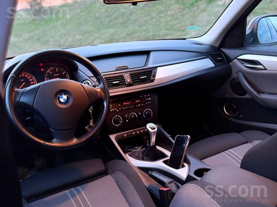 Black BMW X1 2011 in Madona, with an engine capacity of 2.00 L and mileage of 254 thousand km for 8300 €, photo 4 on AUTOMOTO.COM.LV