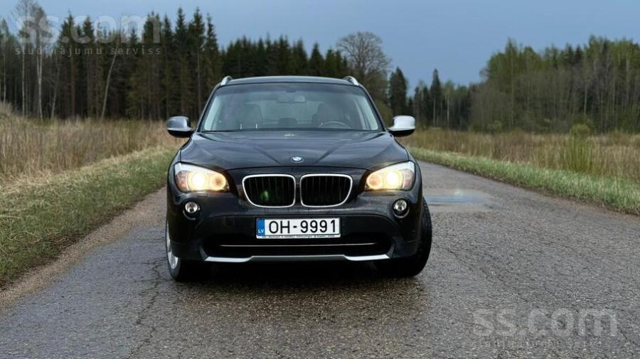 Black BMW X1 2011 in Madona, with an engine capacity of 2.00 L and mileage of 254 thousand km for 8300 €, photo 7 on AUTOMOTO.COM.LV