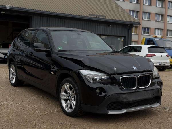 Black BMW X1 2011 in Rokiskis, with an engine capacity of 2.00 L and mileage of 231 thousand km for 2650 €, photo 3 on AUTOMOTO.COM.LV