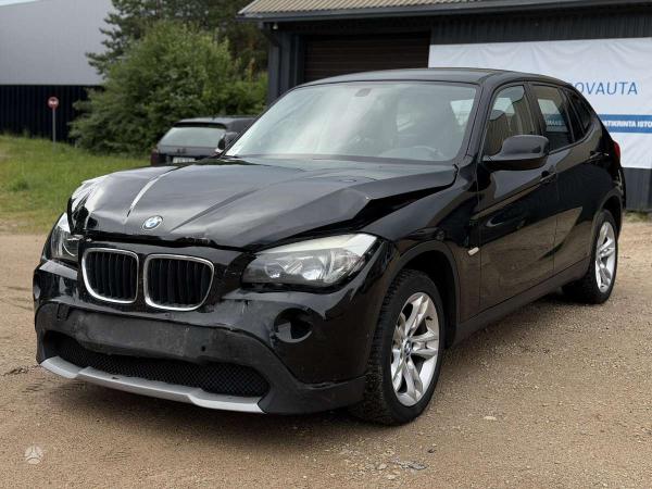Black BMW X1 2011 in Rokiskis, with an engine capacity of 2.00 L and mileage of 231 thousand km for 2650 €, photo 5 on AUTOMOTO.COM.LV