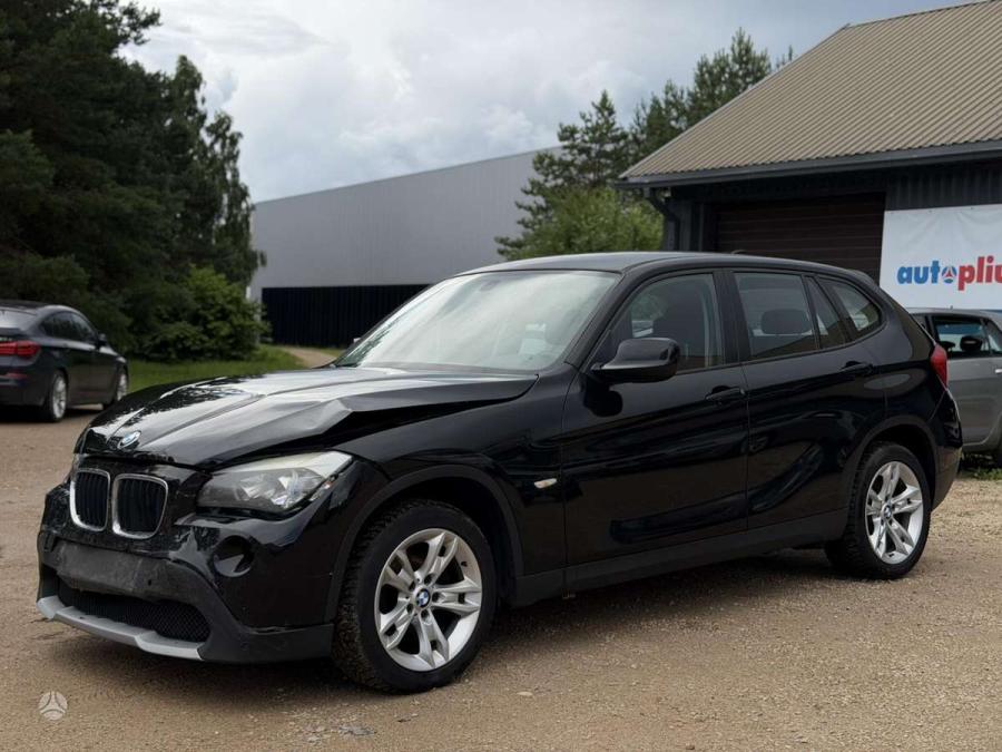 Black BMW X1 2011 in Rokiskis, with an engine capacity of 2.00 L and mileage of 231 thousand km for 2650 €, photo 7 on AUTOMOTO.COM.LV