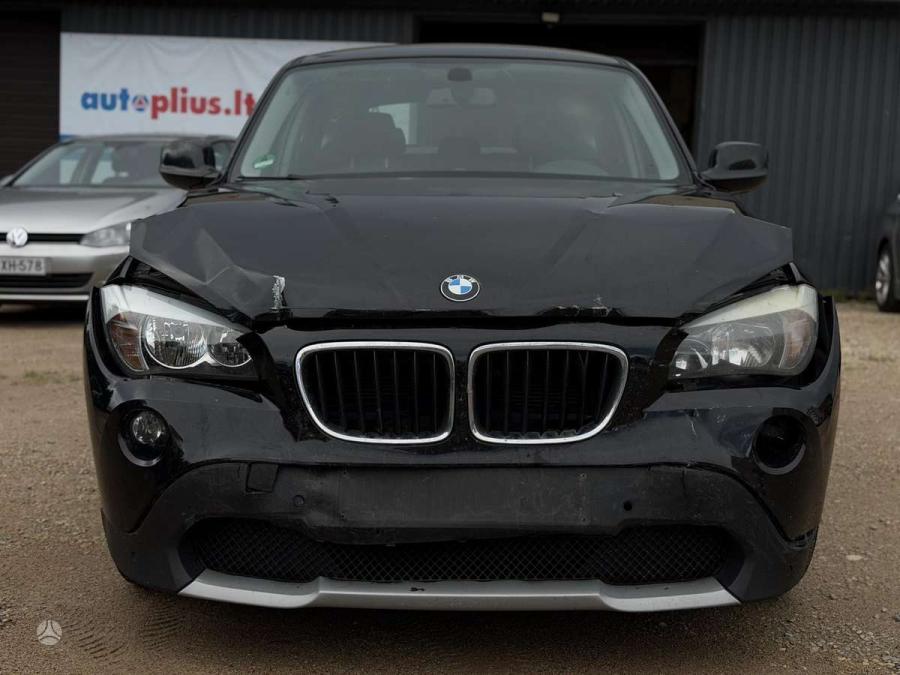 Black BMW X1 2011 in Rokiskis, with an engine capacity of 2.00 L and mileage of 231 thousand km for 2650 €, photo 11 on AUTOMOTO.COM.LV