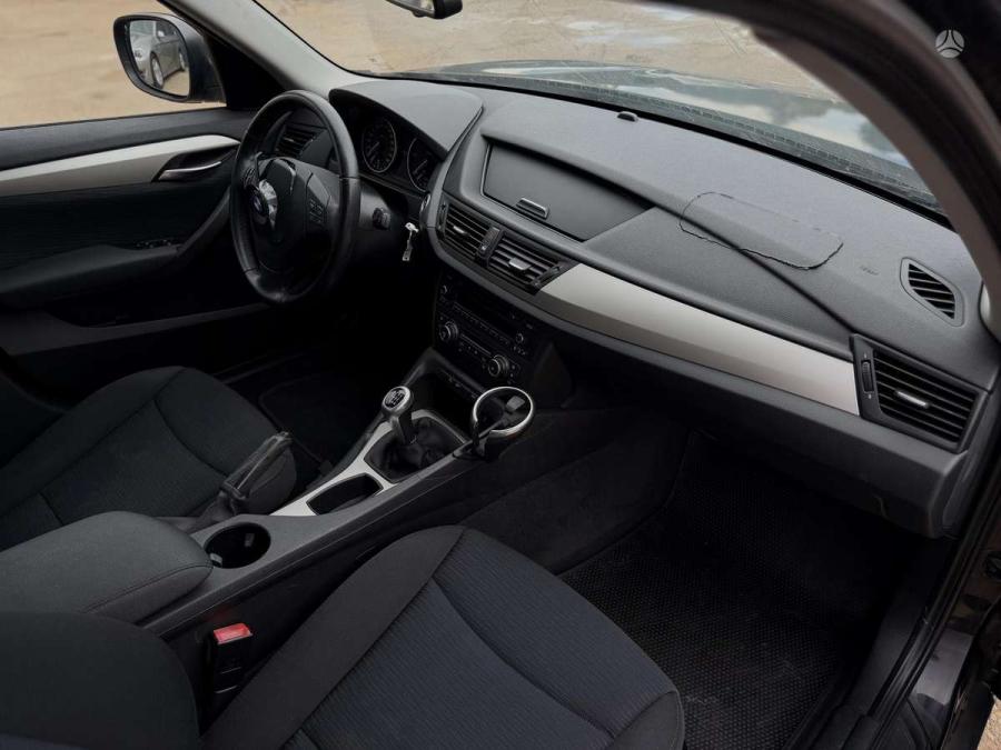 Black BMW X1 2011 in Rokiskis, with an engine capacity of 2.00 L and mileage of 231 thousand km for 2650 €, photo 17 on AUTOMOTO.COM.LV