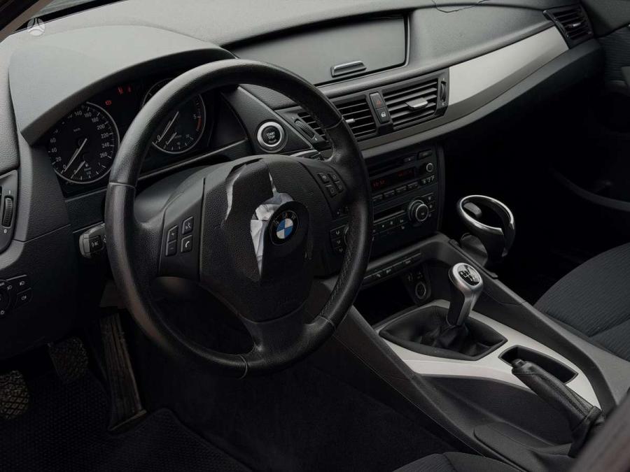 Black BMW X1 2011 in Rokiskis, with an engine capacity of 2.00 L and mileage of 231 thousand km for 2650 €, photo 19 on AUTOMOTO.COM.LV
