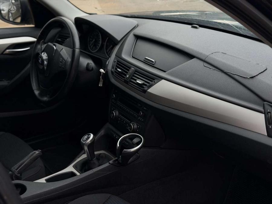 Black BMW X1 2011 in Rokiskis, with an engine capacity of 2.00 L and mileage of 231 thousand km for 2650 €, photo 21 on AUTOMOTO.COM.LV