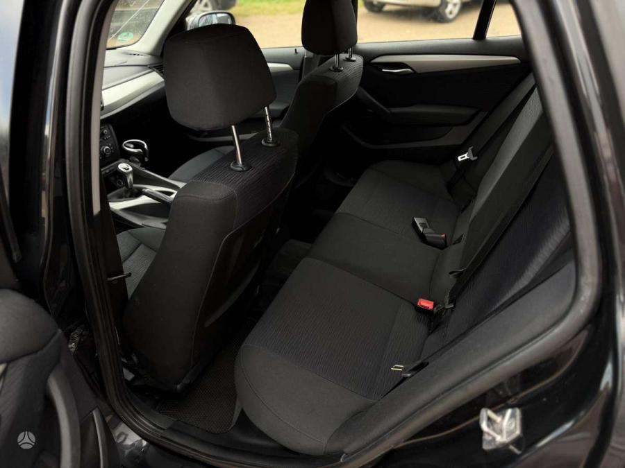 Black BMW X1 2011 in Rokiskis, with an engine capacity of 2.00 L and mileage of 231 thousand km for 2650 €, photo 22 on AUTOMOTO.COM.LV