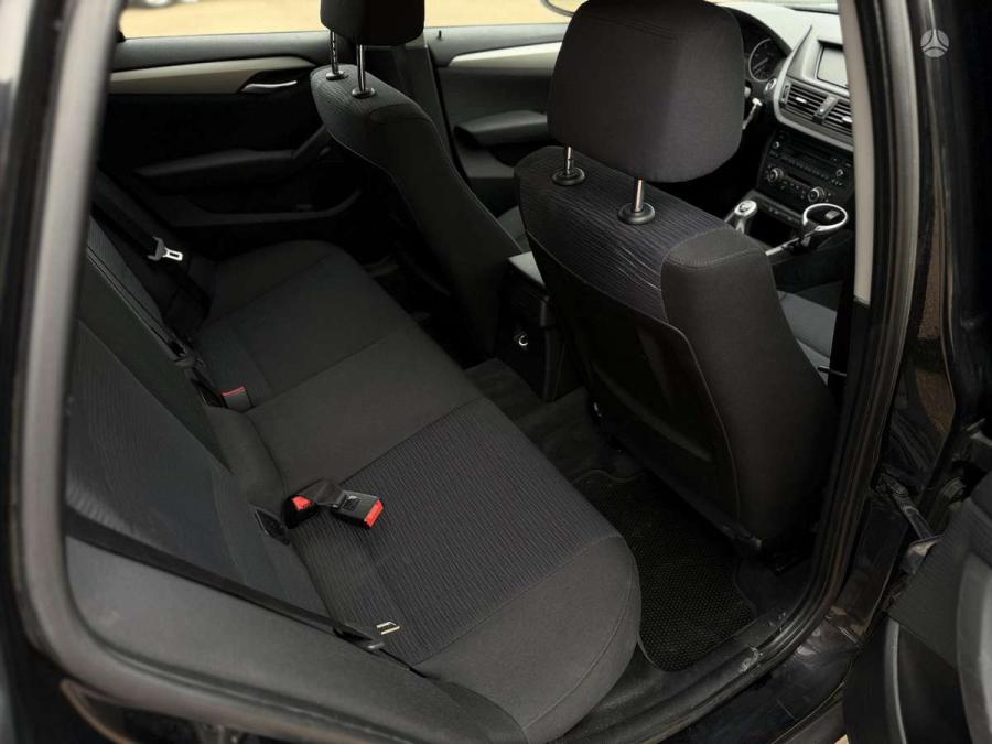 Black BMW X1 2011 in Rokiskis, with an engine capacity of 2.00 L and mileage of 231 thousand km for 2650 €, photo 23 on AUTOMOTO.COM.LV