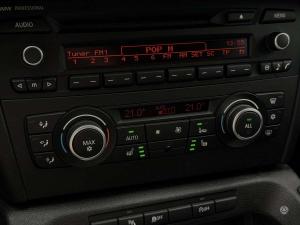Black BMW X1 2011 in Rokiskis, with an engine capacity of 2.00 L and mileage of 231 thousand km for 2650 €, photo 28 on AUTOMOTO.COM.LV