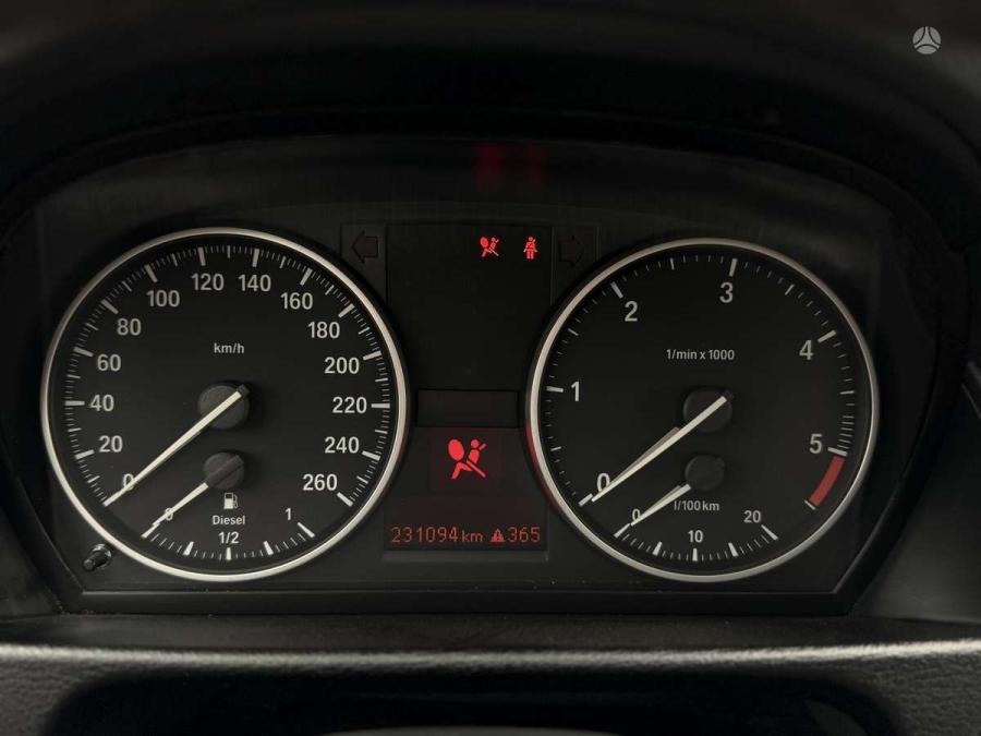 Black BMW X1 2011 in Rokiskis, with an engine capacity of 2.00 L and mileage of 231 thousand km for 2650 €, photo 29 on AUTOMOTO.COM.LV