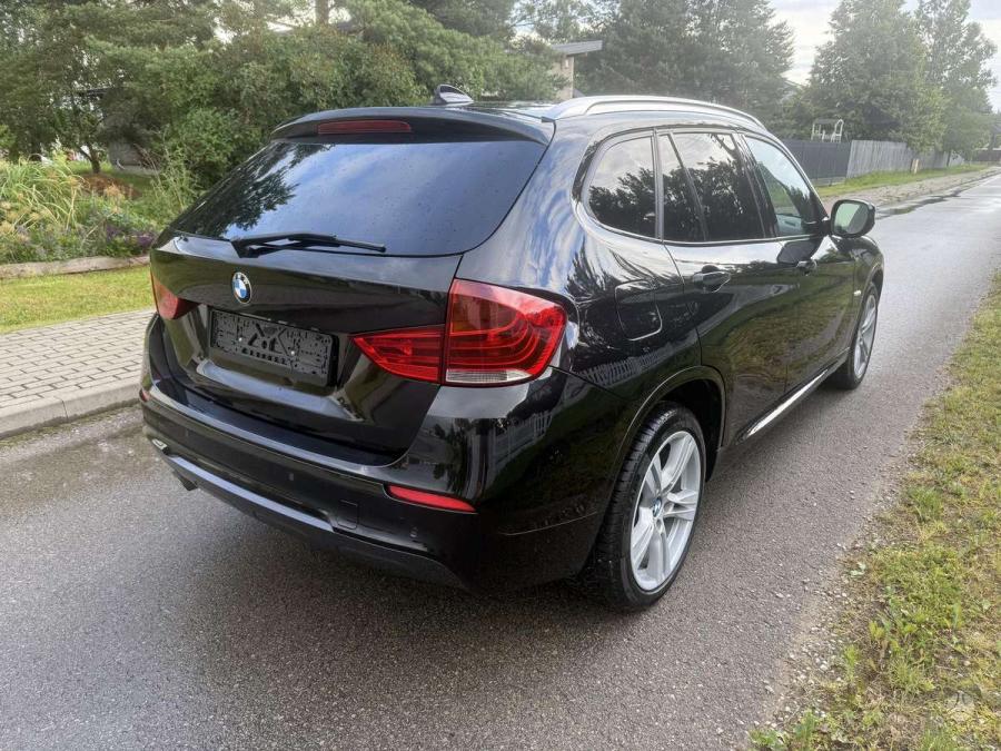 Melns BMW X1 2011 Panevēža, ar dzinēja tilpumu 2.00 L un nobraukumu 240 tūkst. km par 7750 €, foto 4 vietnē AUTOMOTO.COM.LV