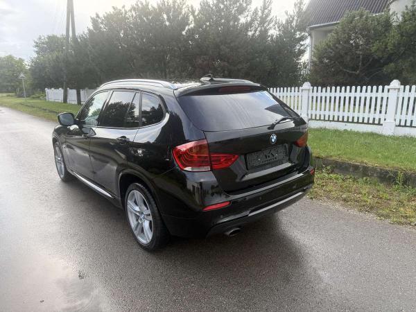Black BMW X1 2011 in Panevezys, with an engine capacity of 2.00 L and mileage of 240 thousand km for 7750 €, photo 4 on AUTOMOTO.COM.LV