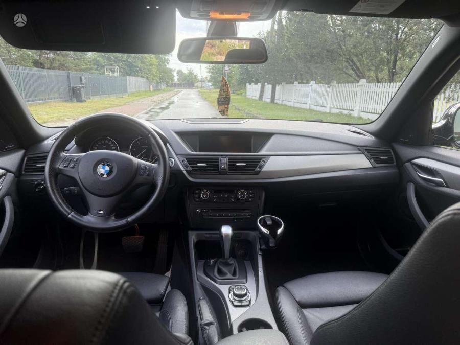 Melns BMW X1 2011 Panevēža, ar dzinēja tilpumu 2.00 L un nobraukumu 240 tūkst. km par 7750 €, foto 7 vietnē AUTOMOTO.COM.LV