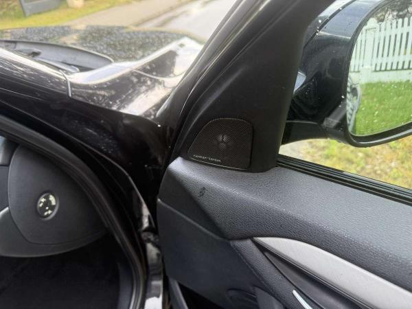 Black BMW X1 2011 in Panevezys, with an engine capacity of 2.00 L and mileage of 240 thousand km for 7750 €, photo 8 on AUTOMOTO.COM.LV
