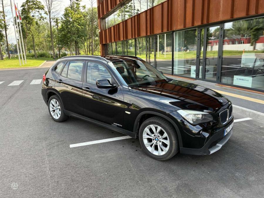 Melns BMW X1 2011 Kauņa, ar dzinēja tilpumu 2.00 L un nobraukumu 306 tūkst. km par 5300 €, foto 3 vietnē AUTOMOTO.COM.LV