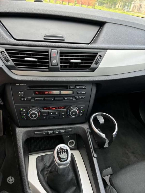 Black BMW X1 2011 in Kaunas, with an engine capacity of 2.00 L and mileage of 306 thousand km for 5300 €, photo 10 on AUTOMOTO.COM.LV