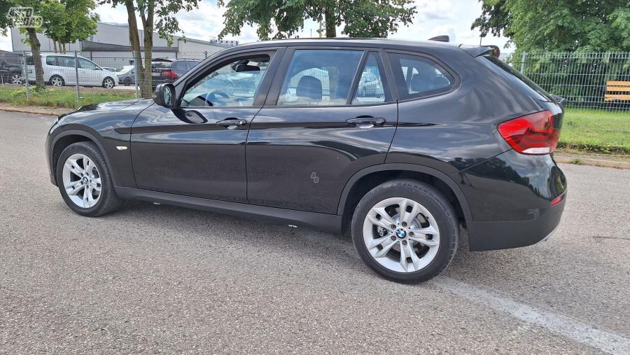 Melns BMW X1 2011 Marijampole, ar dzinēja tilpumu 2.00 L un nobraukumu 250 tūkst. km par 6600 €, foto 18 vietnē AUTOMOTO.COM.LV
